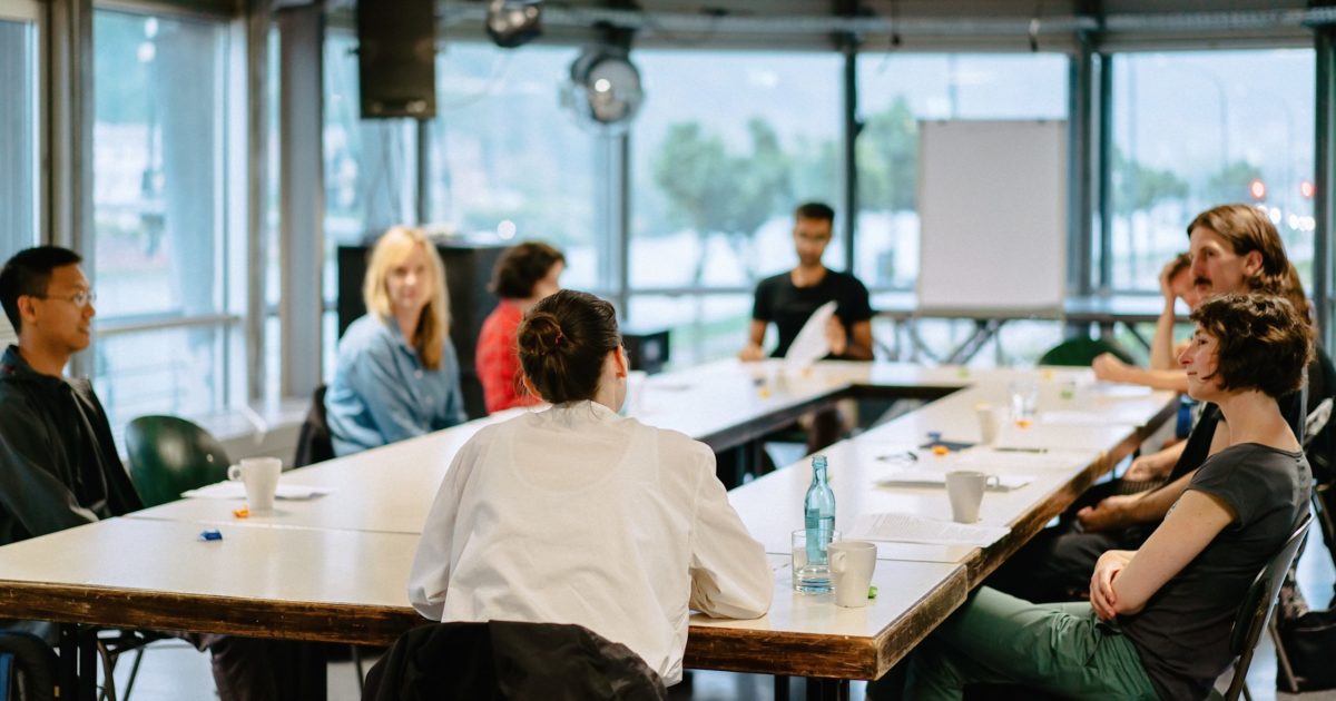 Shared Reading in English | Karlstorbahnhof e.V.
